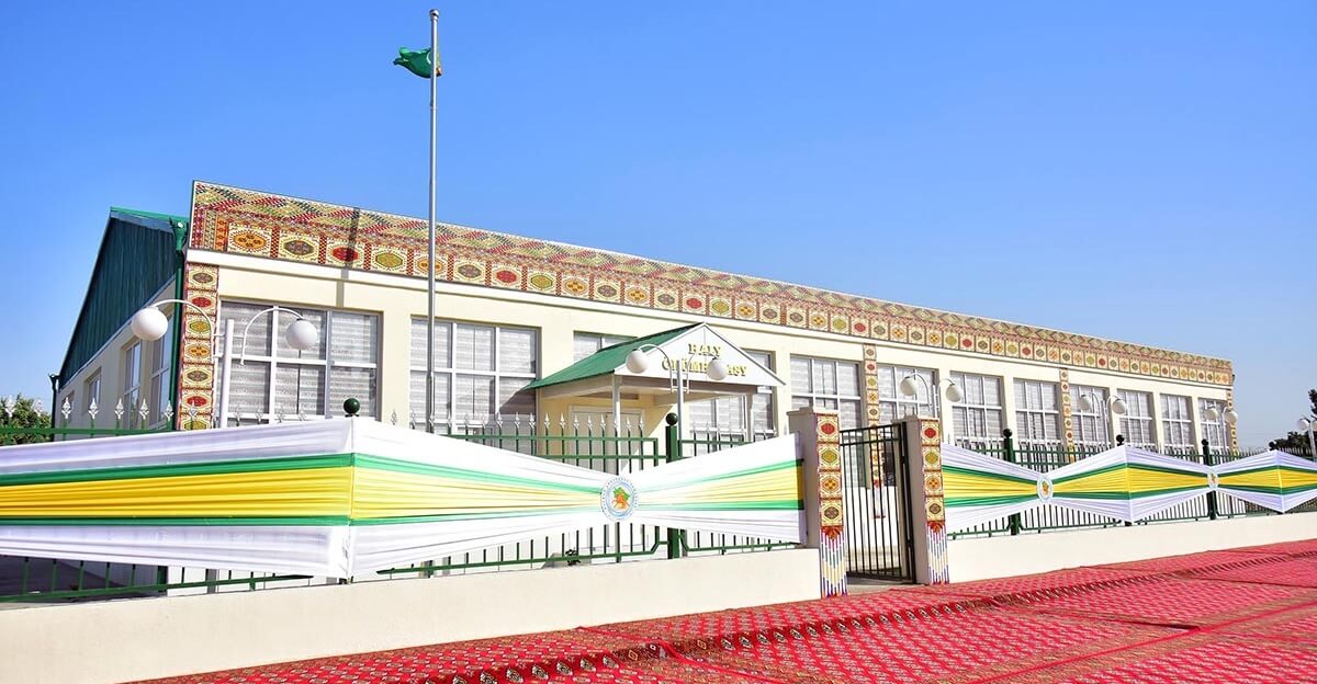 Turkmenistan Celebrated Turkmen Carpet Day | Society