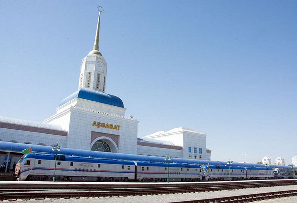 Turkmenistan Receives Two New Chinese Freight Locomotives | Economy