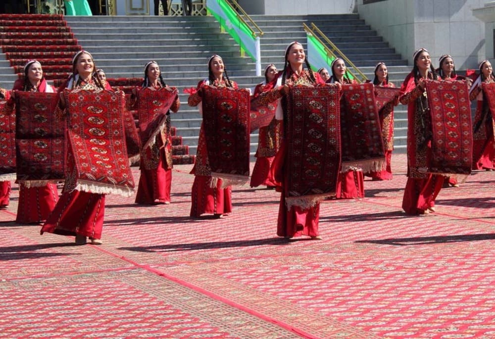 Turkmenistan Celebrated Turkmen Carpet Day | Society